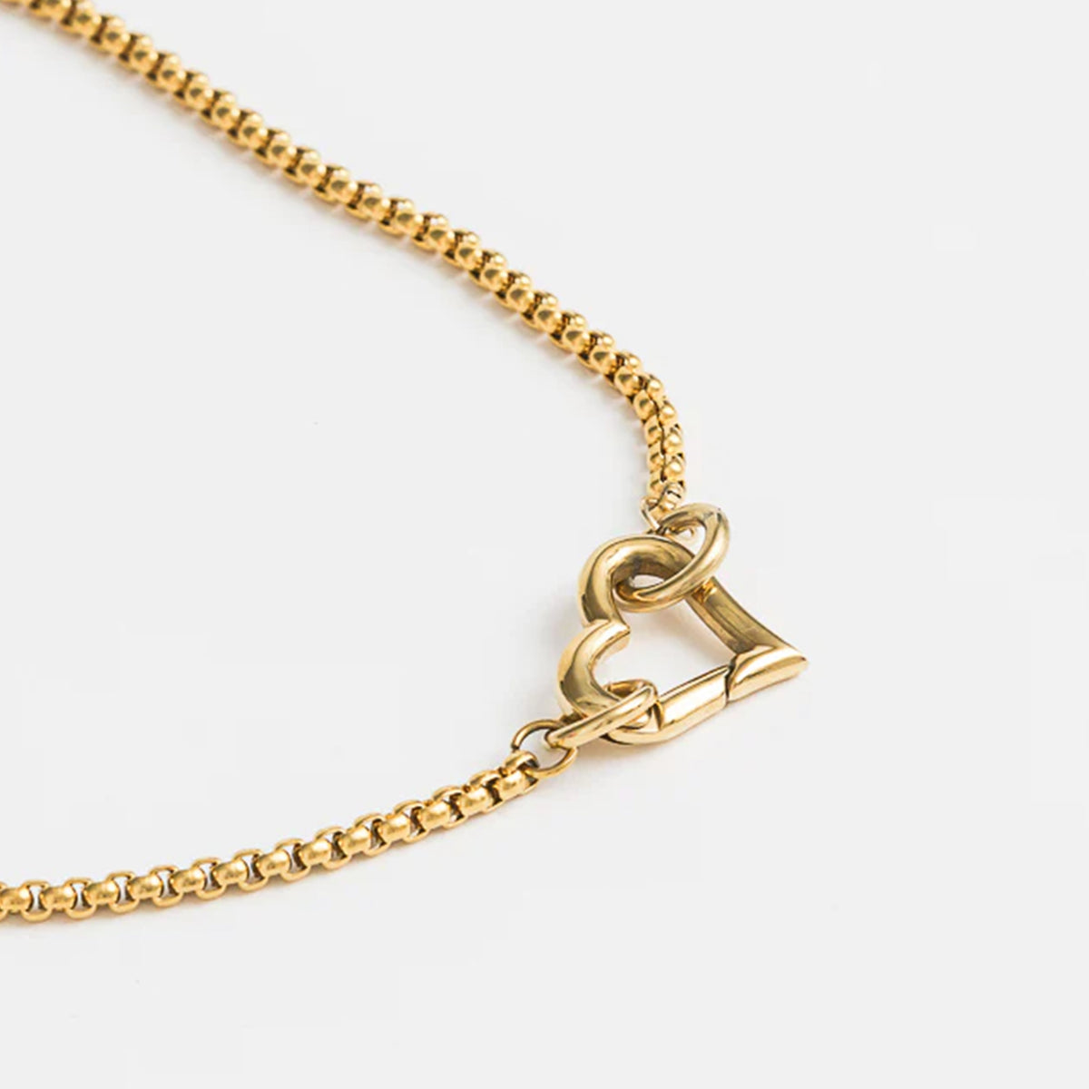 Cathy Pope Heart Clasp Small - Gold | Tea Pea