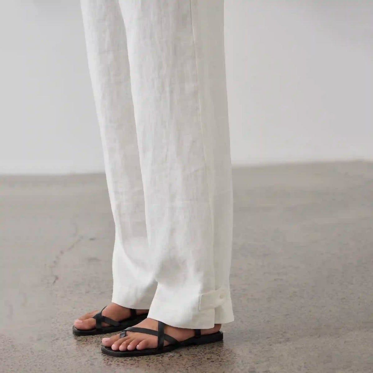 Laing Wide Leg Tab Cuff Linen Pants- White | Linen | Tea Pea