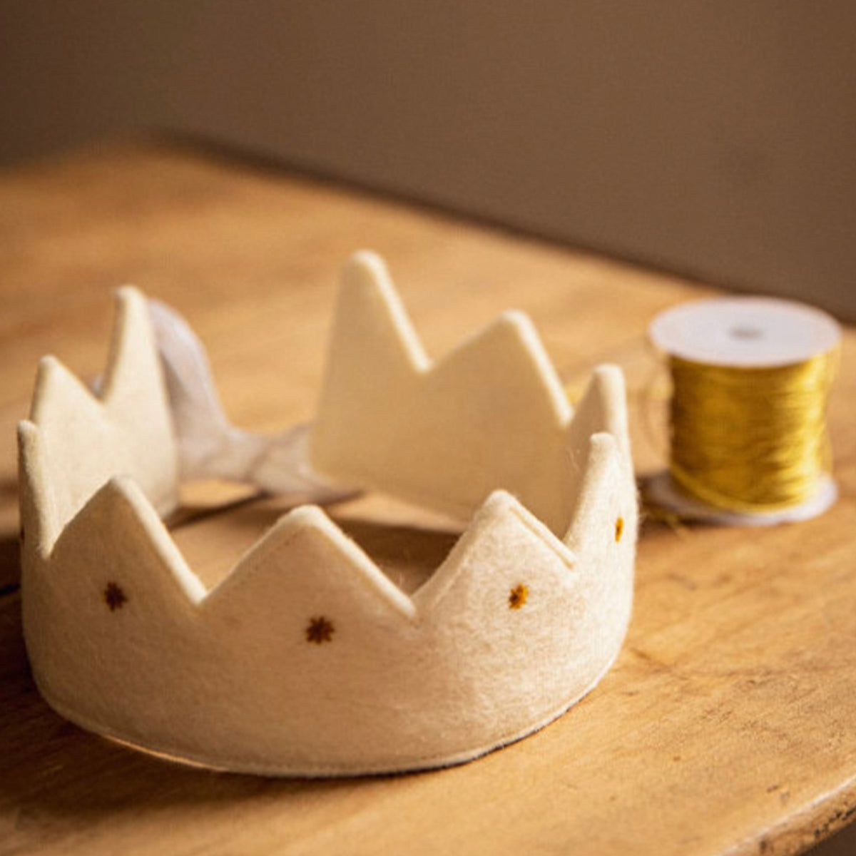 Muskhane Felt Crown - Kumari Small | Tea Pea